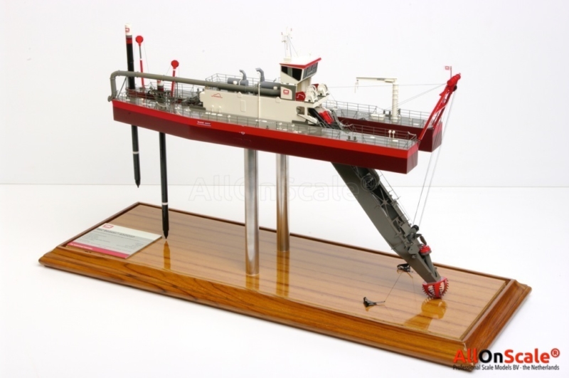 IHC Beaver65 1:100 | AllOnScale Technical Scalemodels